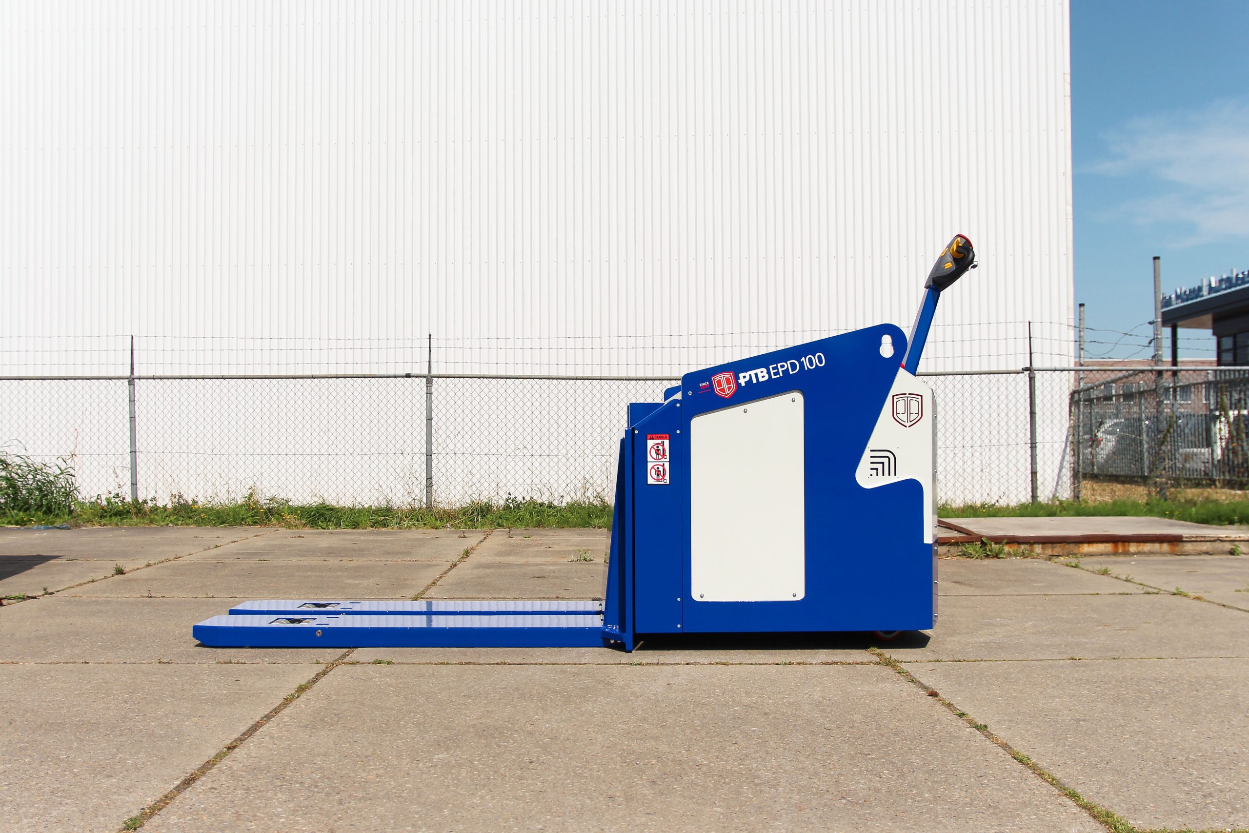 Stable transport of heavy barrels with paint and varnish - PTB Special ...