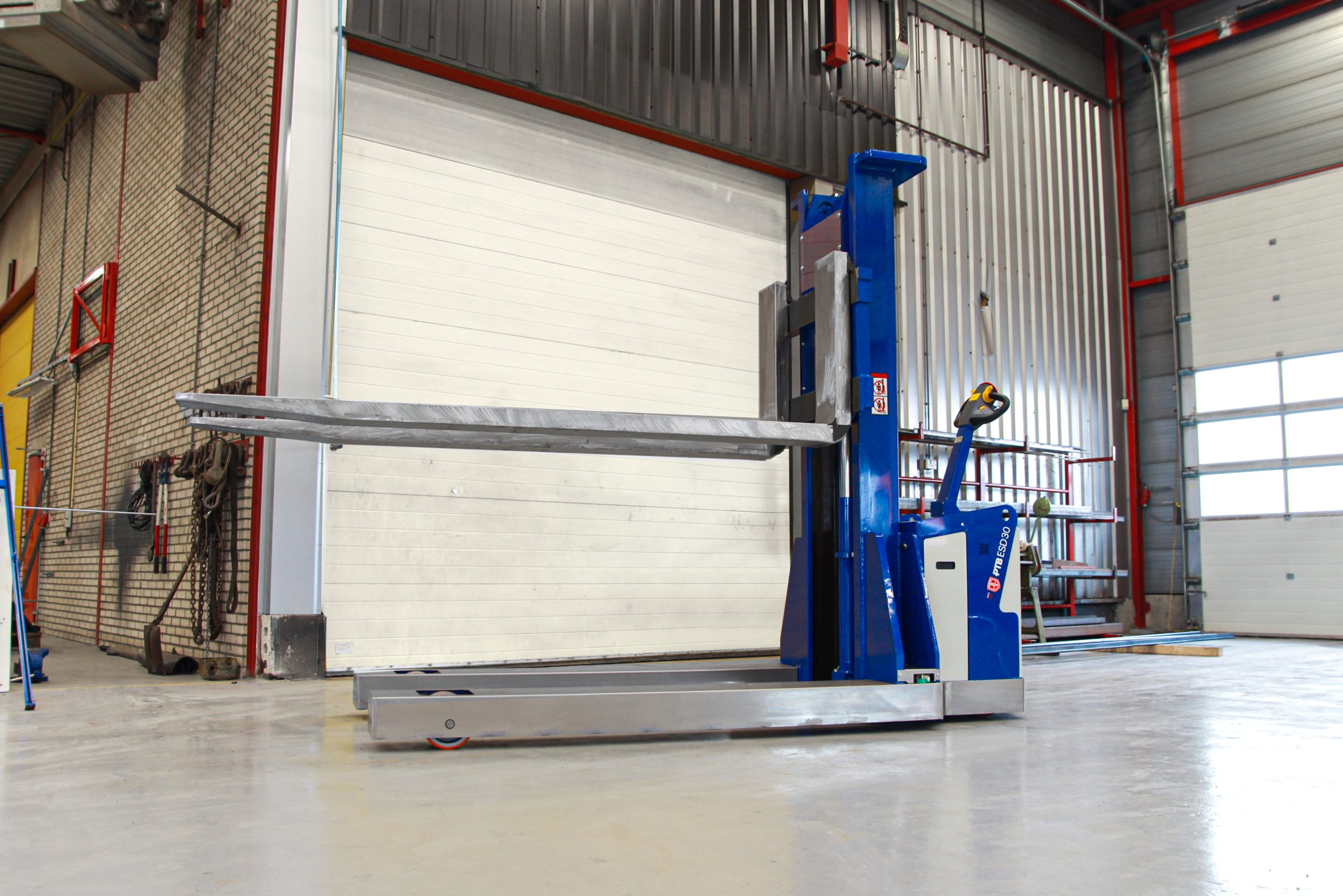 Agile and Reliable Stacker for Use in Cleanrooms - PTB Special Products